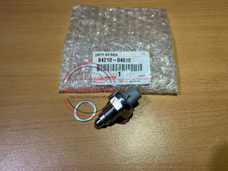 Công tắc báo lùi TOYOTA FORTUNER , INNOVA , HILUX , HIACE 84210-04010 ...